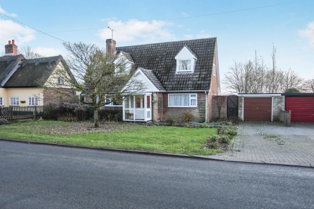 3 bedroom chalet for sale in The Street, Lawshall, Bury St. Edmunds, IP29