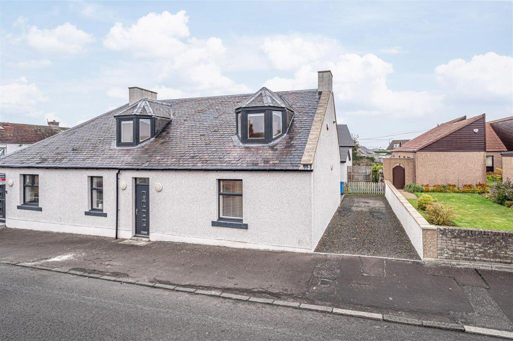 4 bedroom semi-detached house for sale in 15 Henderson Street, Kingseat ...