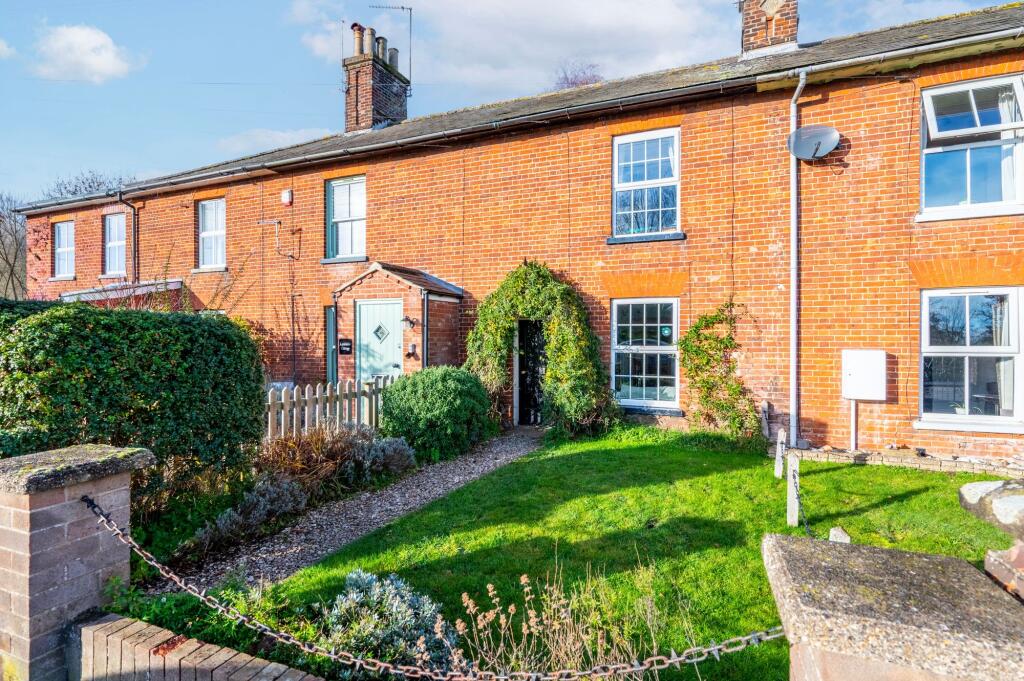2 bedroom terraced house for sale in Norwich Road, Horstead, NR12
