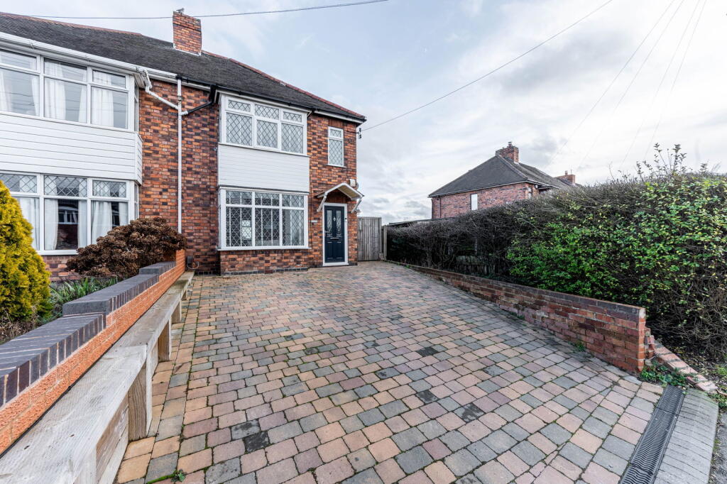 3 bedroom semi-detached house for sale in Hockley Road, Wilnecote ...