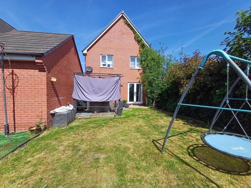 4 bedroom detached house for sale in Whitehead Drive, Wrexham, LL11