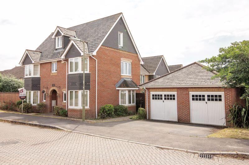 5 bedroom detached house for sale in Jessica Crescent, Hazel Farm, SO40