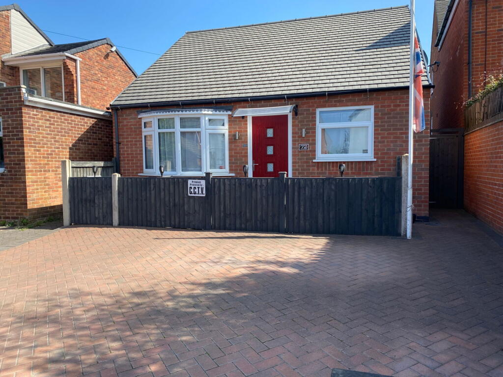 2 bedroom detached bungalow for sale in High Street, Newhall ...