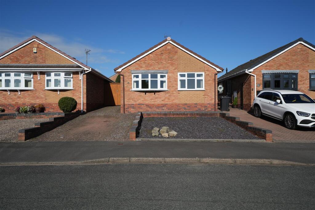2 bedroom detached bungalow for sale in 34 Bratch Park, Wombourne ...