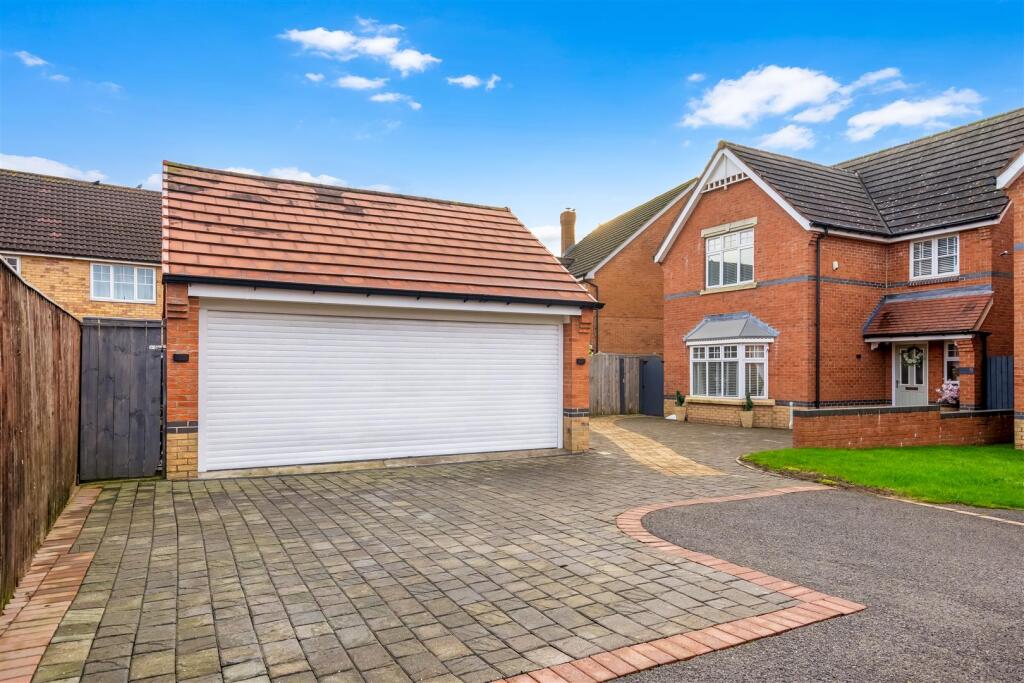 4 bedroom detached house for sale in Redruth Drive, Darlington, DL3