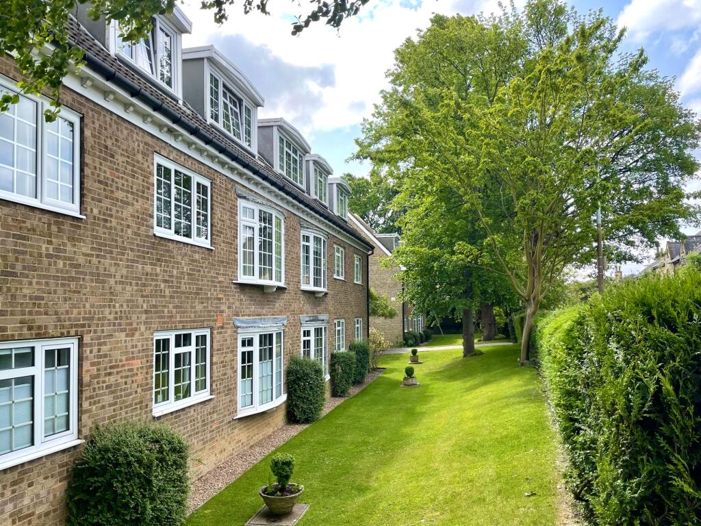 2 bedroom flat for sale in Croft House Lane, Huddersfield, HD1