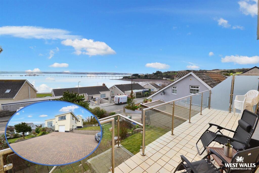 3 bedroom detached bungalow for sale in Hakin, Milford Haven, SA73