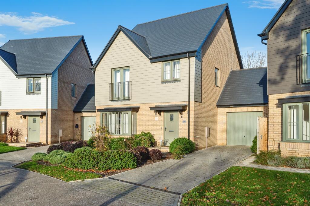 4 bedroom detached house for sale in Walnut Drive, Haddenham, Ely, CB6