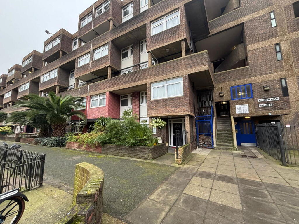 2 bedroom maisonette for sale in Hanbury Street, London, E1 5JS, E1