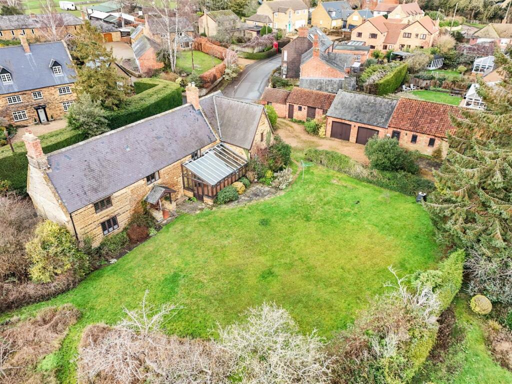 4 bedroom detached house for sale in 11 North Street, Mears Ashby ...