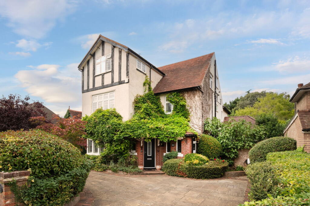 5 bedroom detached house for sale in Heathfield Road,Bushey,WD23 2LJ, WD23