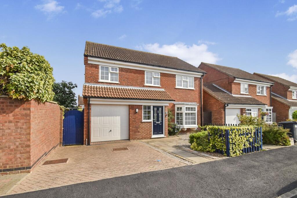 4 bedroom detached house for sale in Windsor Close, St. Ives, PE27