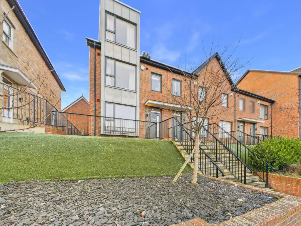 4 bedroom terraced house for sale in Garden Mews, Blaydon-On-Tyne, NE21