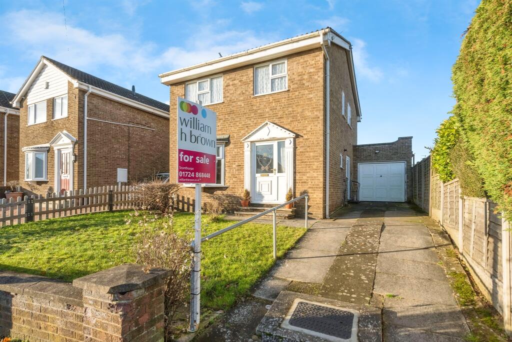 4 bedroom detached house for sale in Timberland, Scunthorpe, DN16