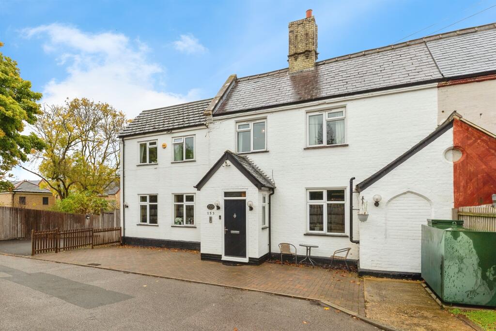 4 bedroom semi-detached house for sale in Hitchin Road, Fairfield ...