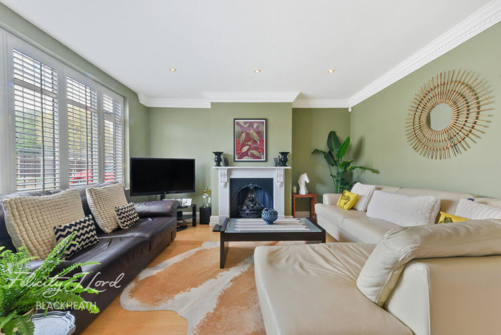 4 bedroom semi-detached house for sale in Brendon Road, London, SE9